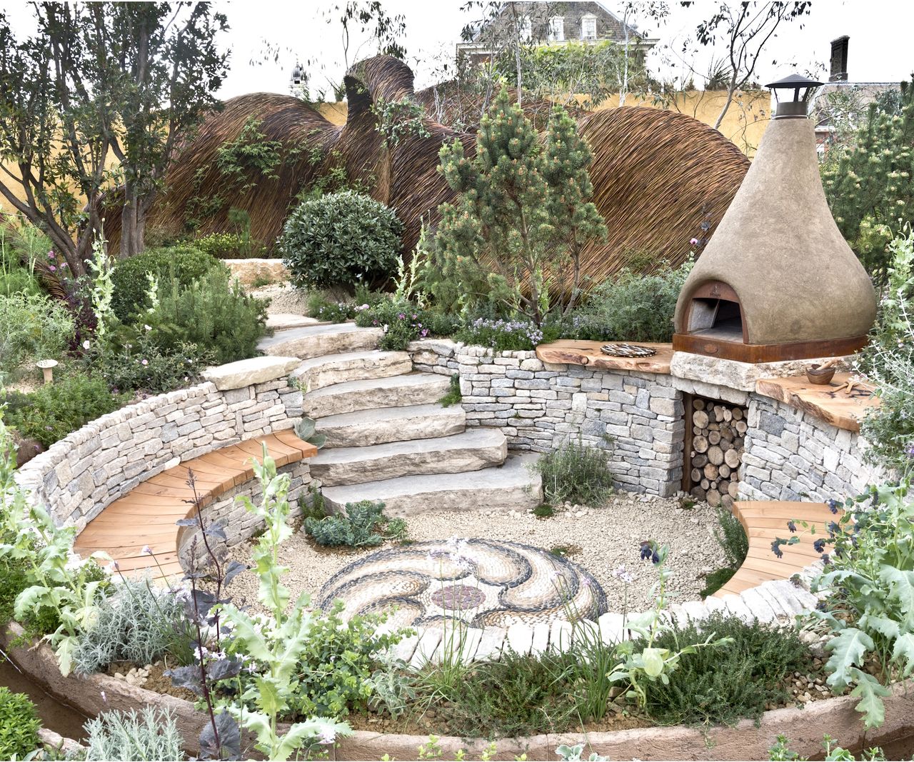 11 beautiful ideas for awkward-shaped gardens | Homes and Gardens