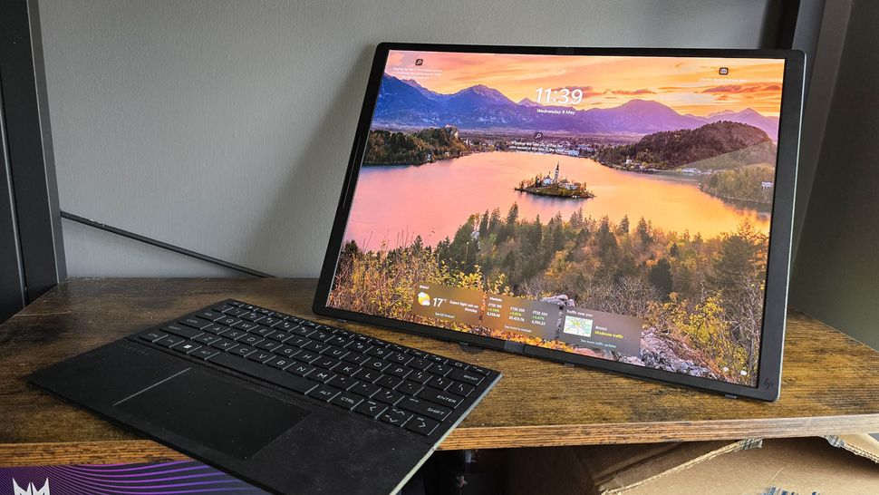 HP Spectre Foldable 17 review: a flagship screen and hugely versatile ...