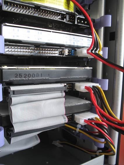 90-Degree Carriage Rotation Simplifies Hard-Drive Installation - 15 ...