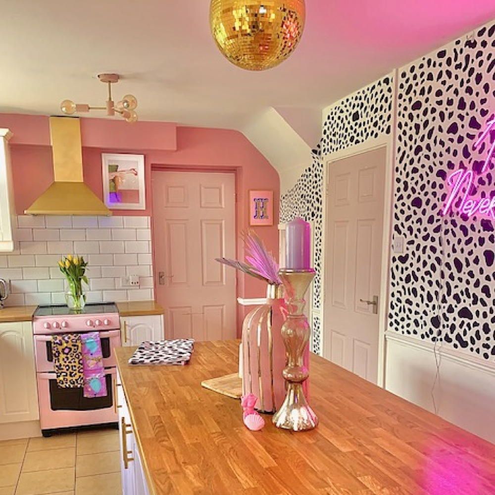 Be inspired by this incredible pink oven makeover that cost less than £ ...