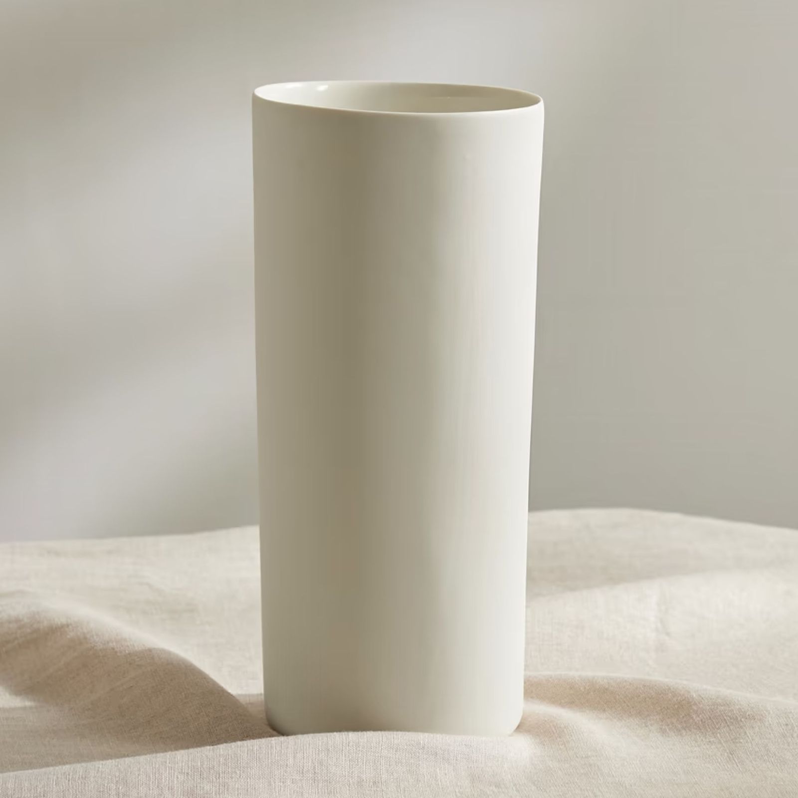 Best vases: tips from a floral arranging expert | Homes and Gardens