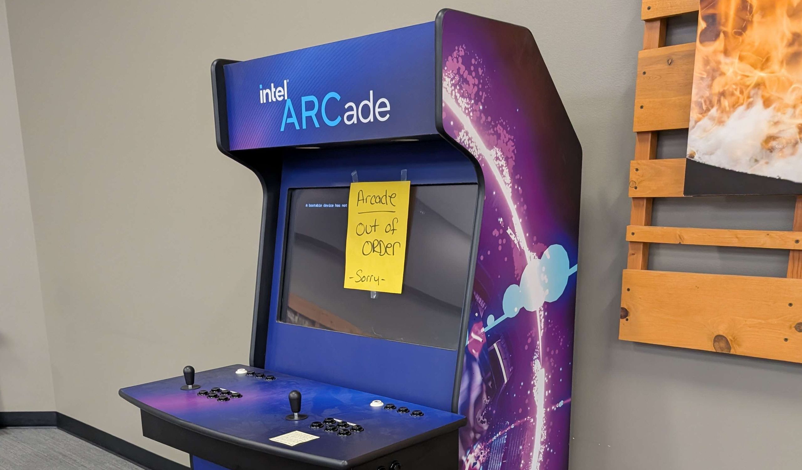 Intel ARCade machine showcases a NUC Extreme with Arc A770 GPU | Tom's ...
