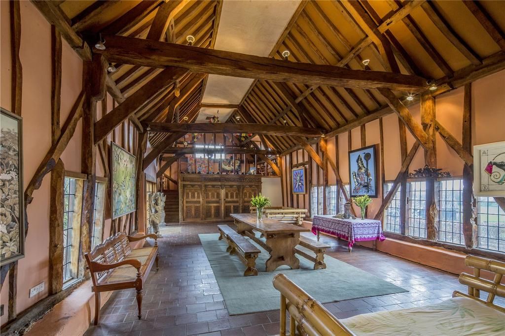 An Oxfordshire home with a medieval vaulted hall that's perfect for a ...