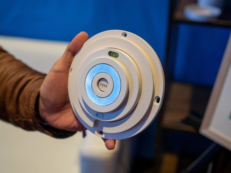 Lenovo Smart Frame is a 21-inch modern and beautiful digital picture ...