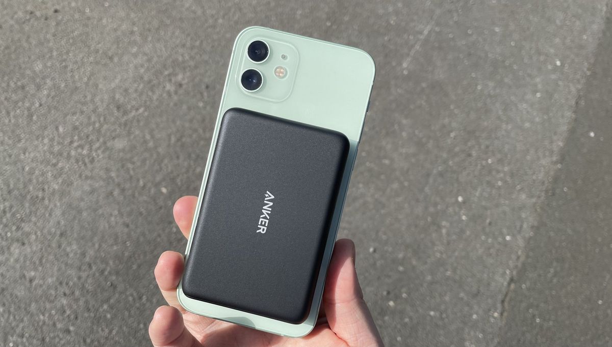 RAVPower Magnetic Wireless Power Bank for MagSafe review: Snap-on fast ...