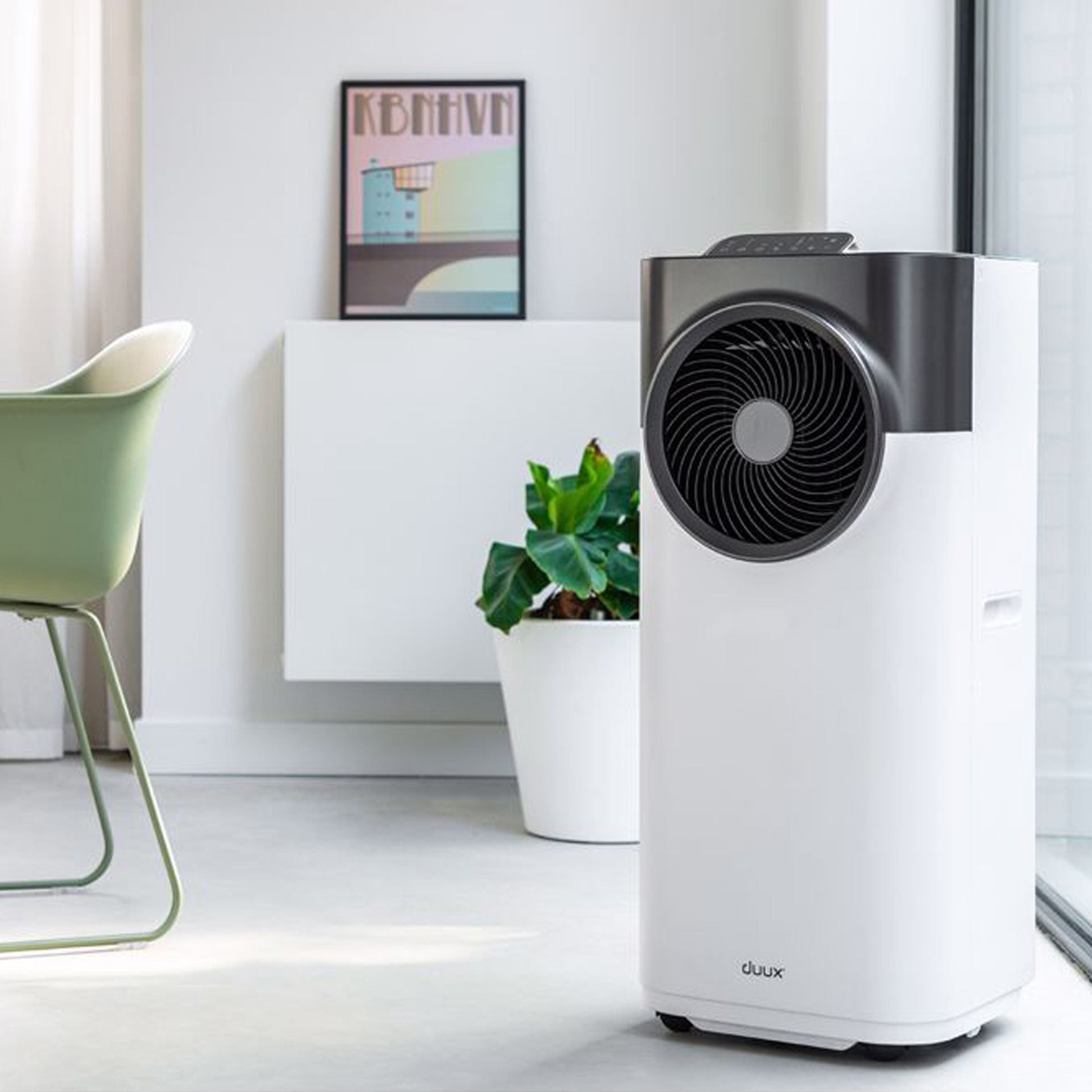 Is it better to have a fan oscillating or still? | Ideal Home