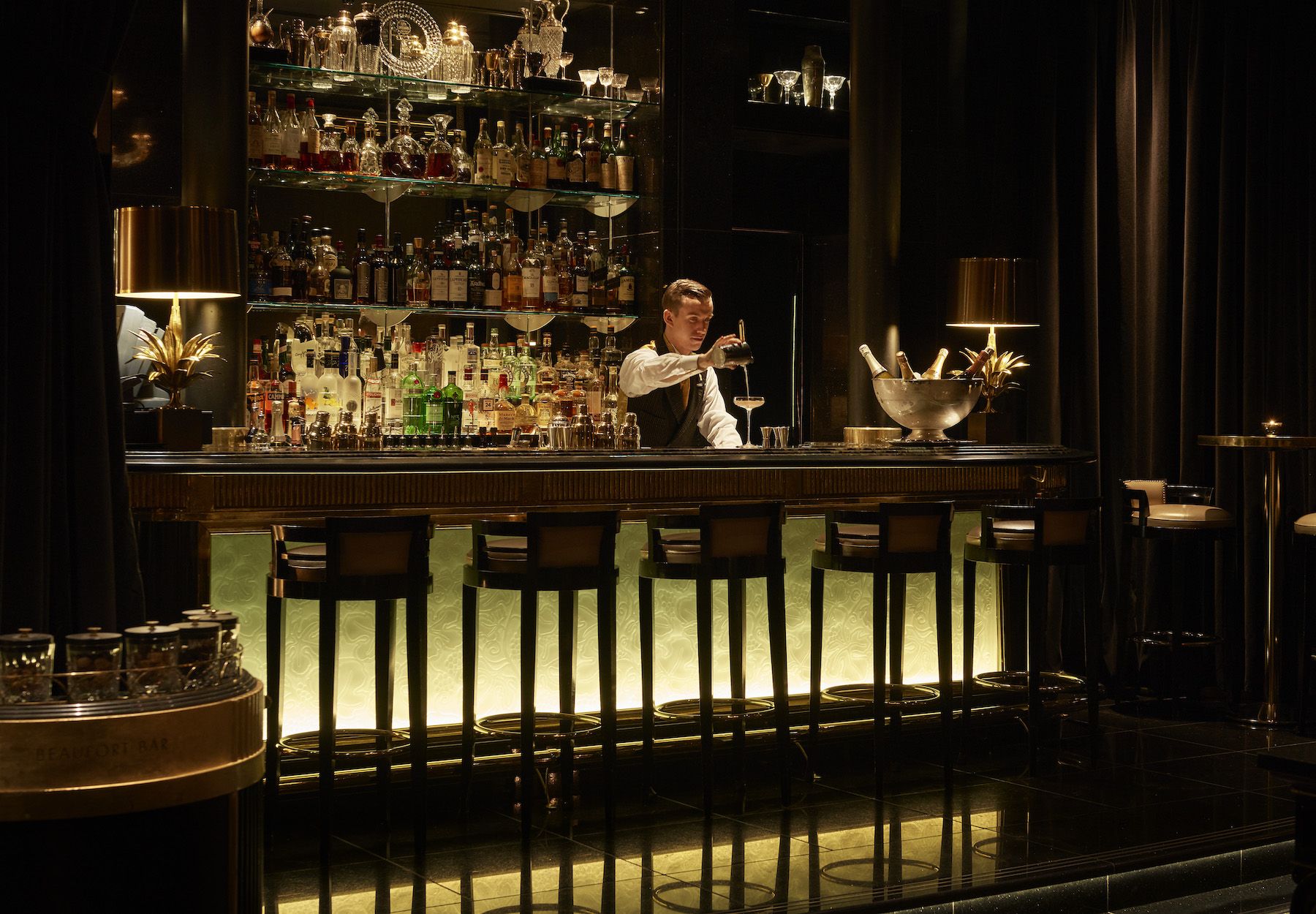 8 Of The Most Romantic And Beautiful Bar Interiors