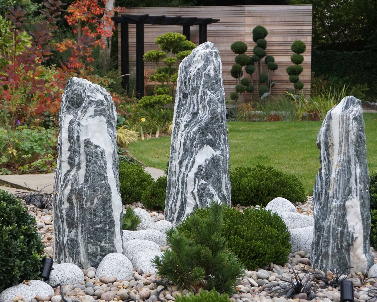 10 tricks for landscaping with boulders | Gardeningetc