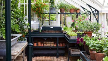 How to turn over soil: a step-by-step expert guide | Homes and Gardens