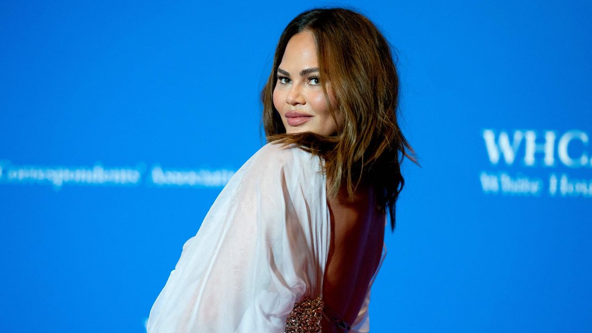 Chrissy Teigen Now Has a Blonde Bob | Marie Claire