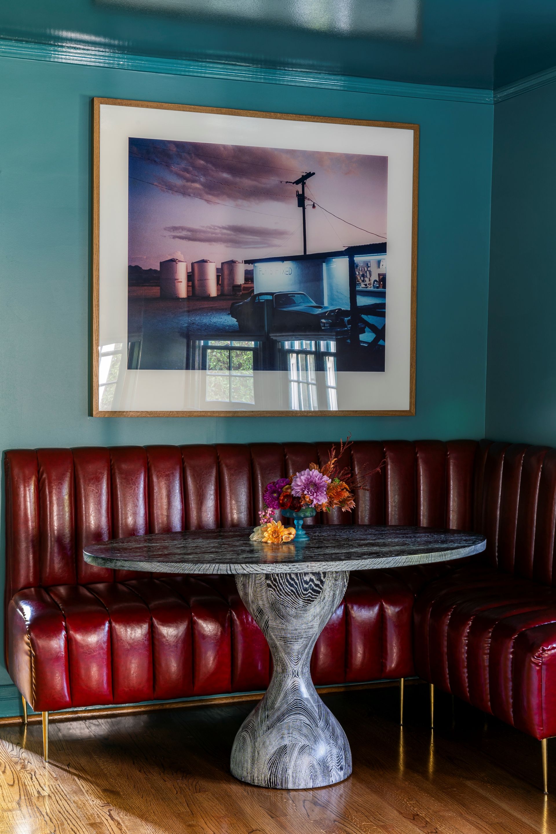 How to decorate with a moody color palette, according to experts ...