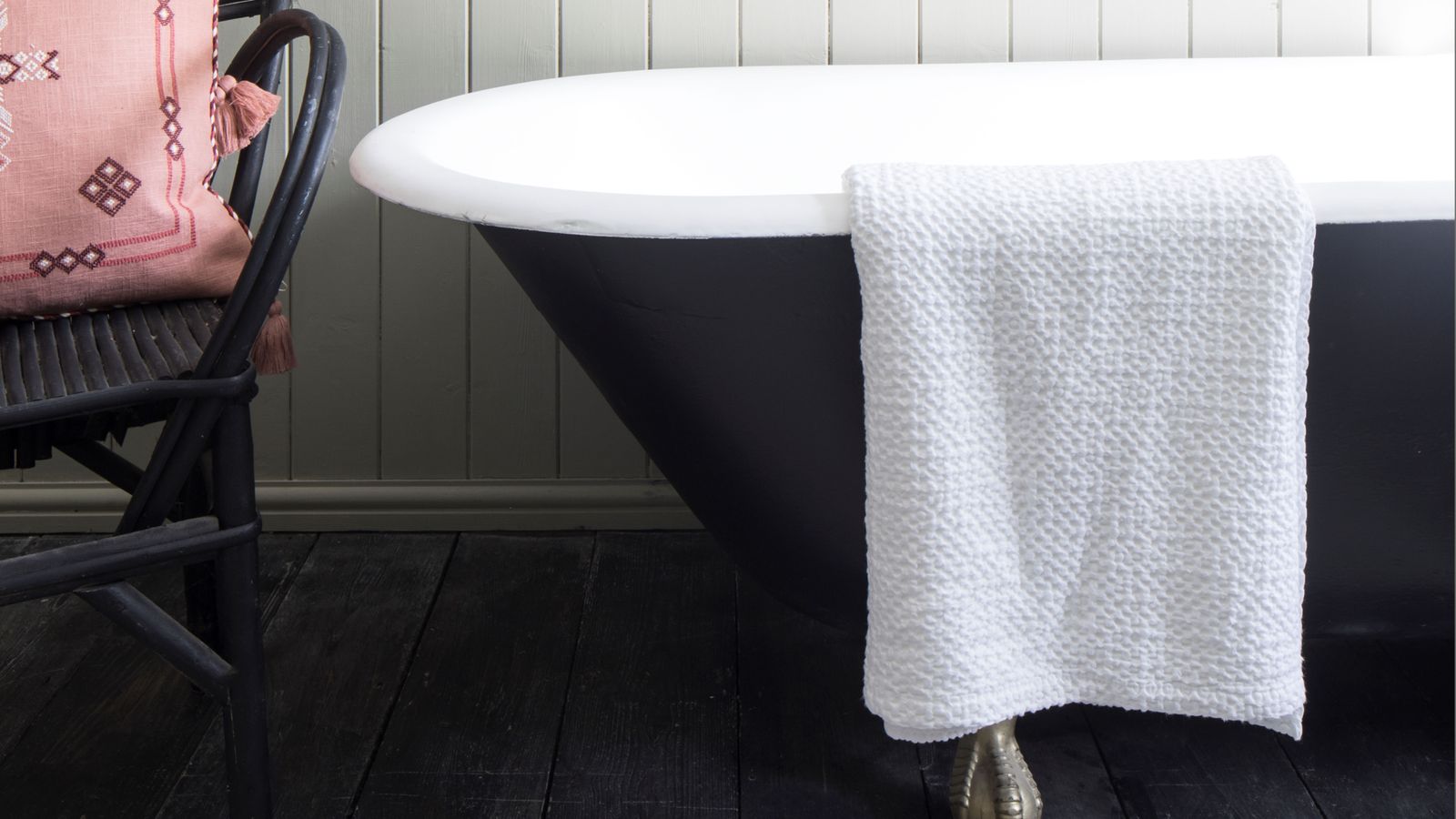 How to keep bath towels fresh and dry between uses | Ideal Home