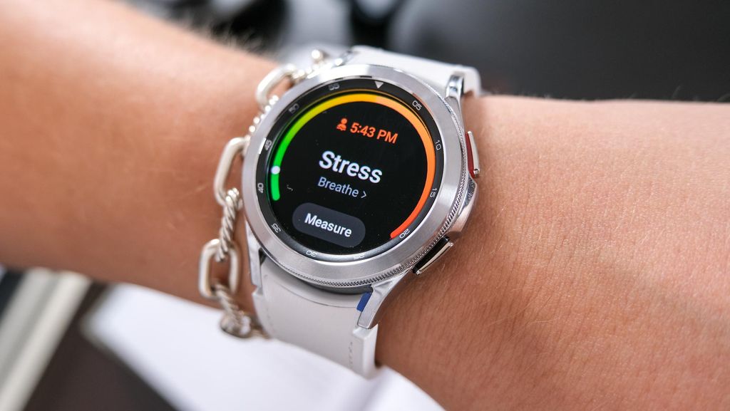 Samsung Galaxy Watch 4 vs. Galaxy Watch 4 Classic: Which should you buy ...