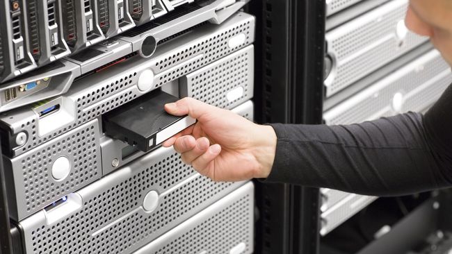 Huawei develops massive 72TB SSD-tape hybrid storage device — first-gen ...