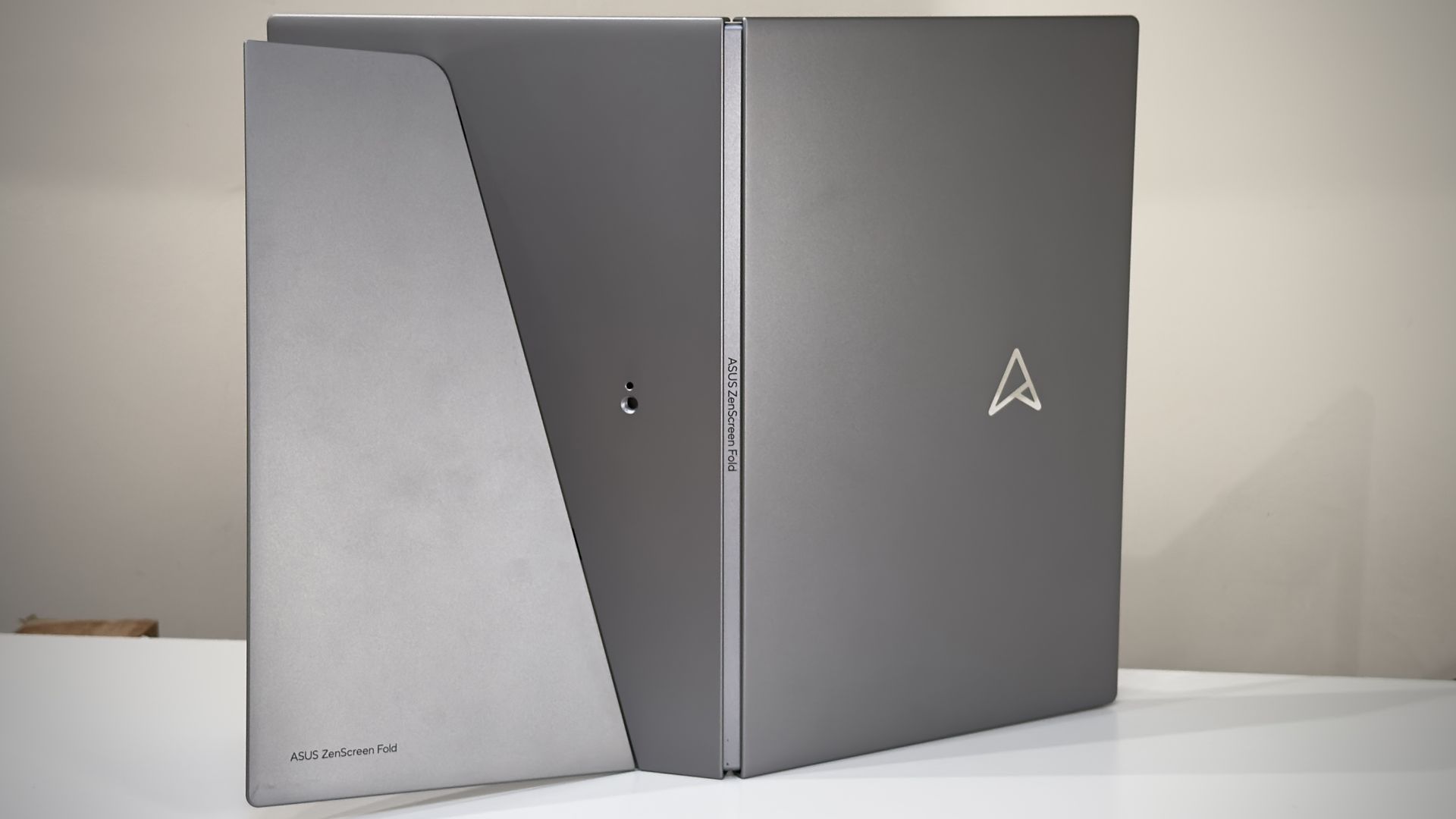 Asus ZenScreen Fold OLED MQ17QH review | IT Pro