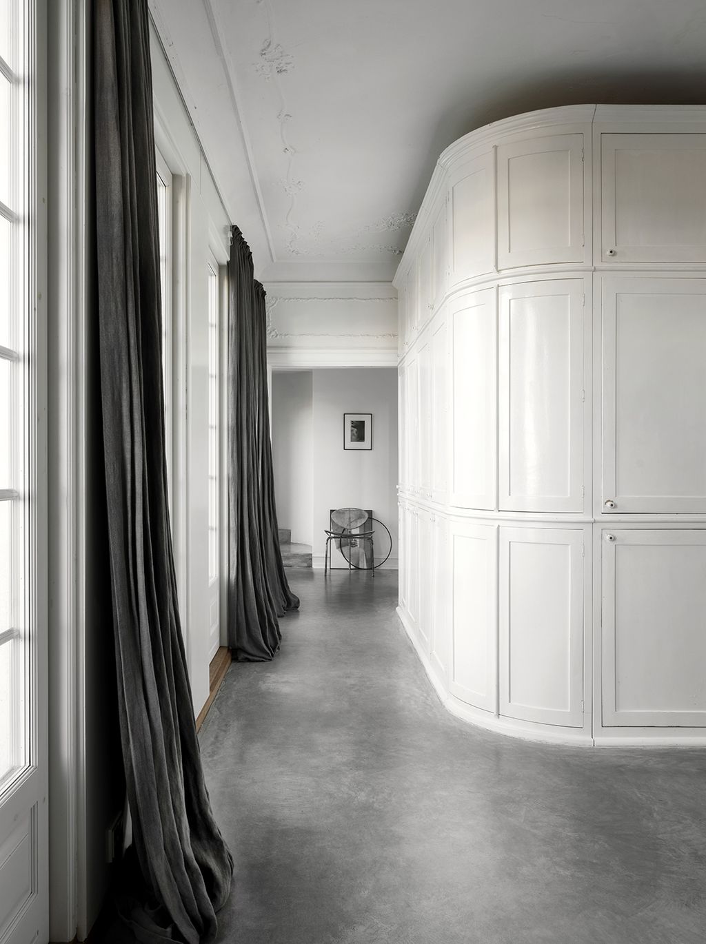 This calming house shows how to be minimalist and have stuff | Livingetc