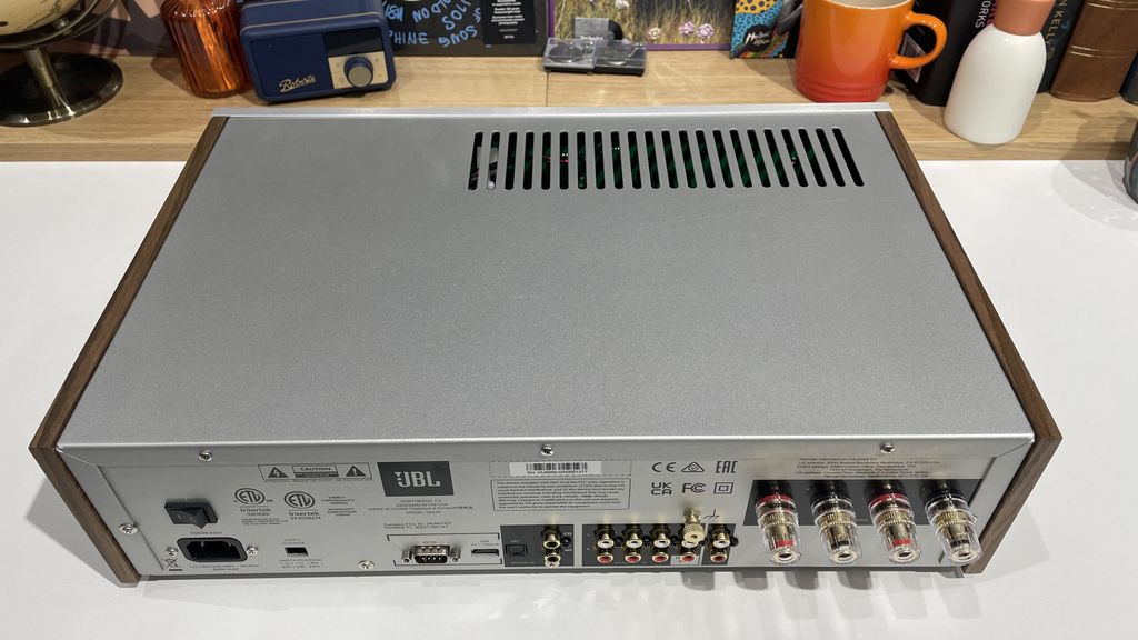 JBL SA550 review: attractive retro styling and a fun, entertaining ...