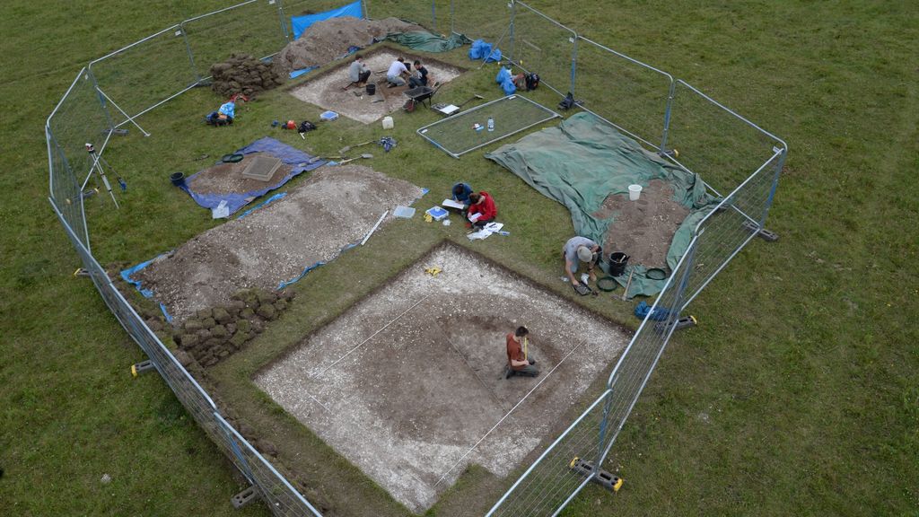 Thousands of prehistoric pits discovered around Stonehenge | Live Science