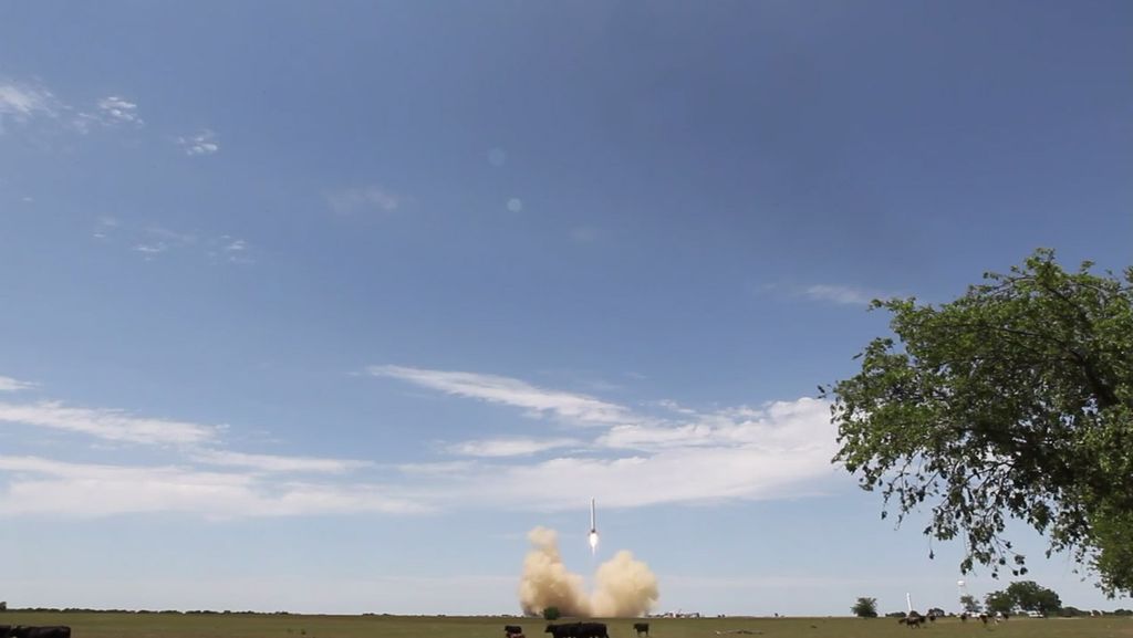 SpaceX's Innovative Reusable Rocket Soars to 3,300 Feet and Lands ...