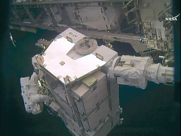 Spacewalk Photos: International Space Station Gets a Power Upgrade ...