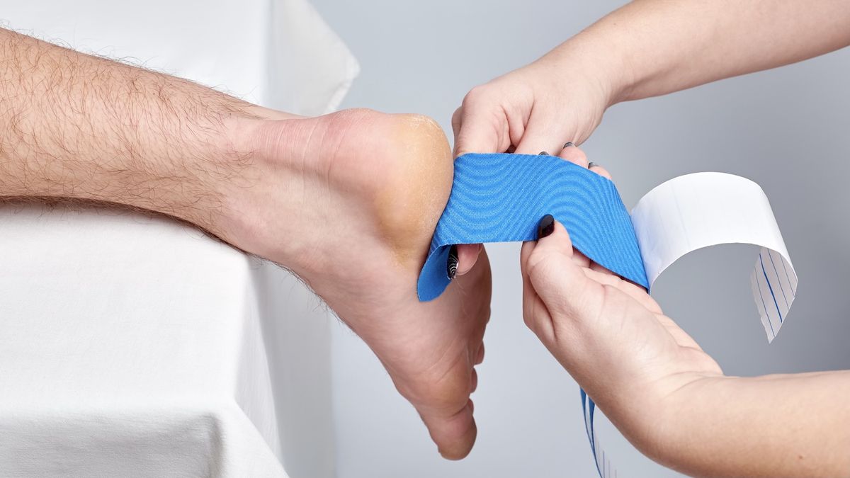Kinesiology taping: what is it and how can it help runners? | Advnture