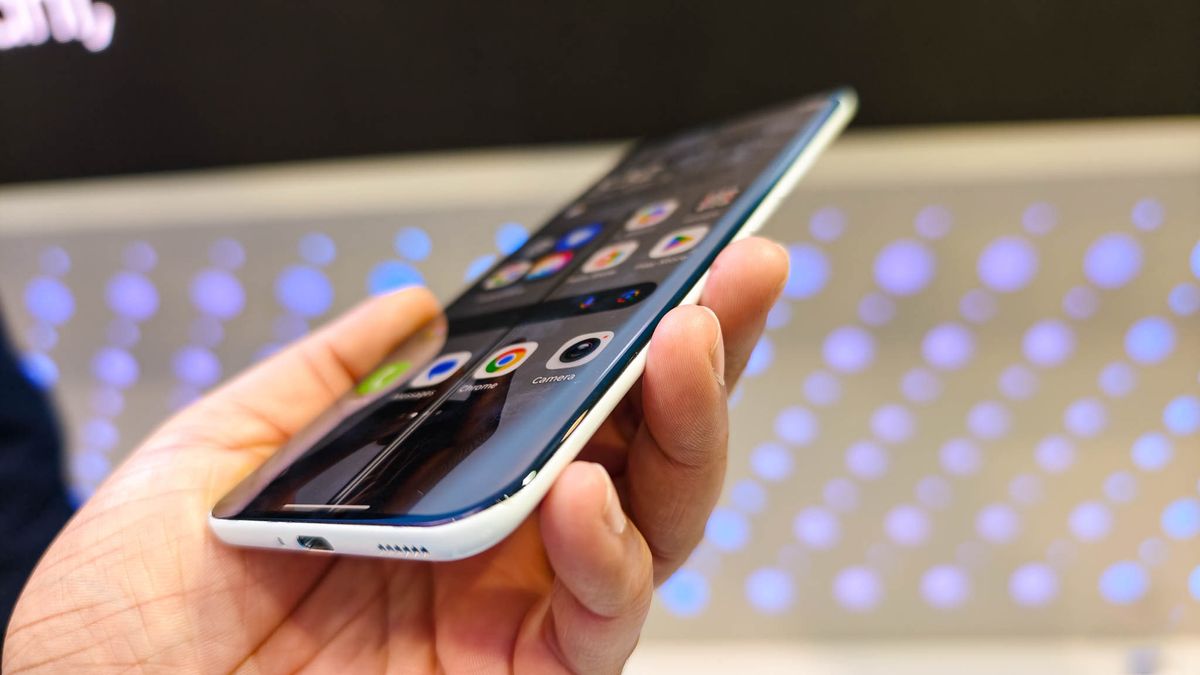 This ultra-thin 5.75mm phone destroys the Galaxy S25 Edge — and it has ...