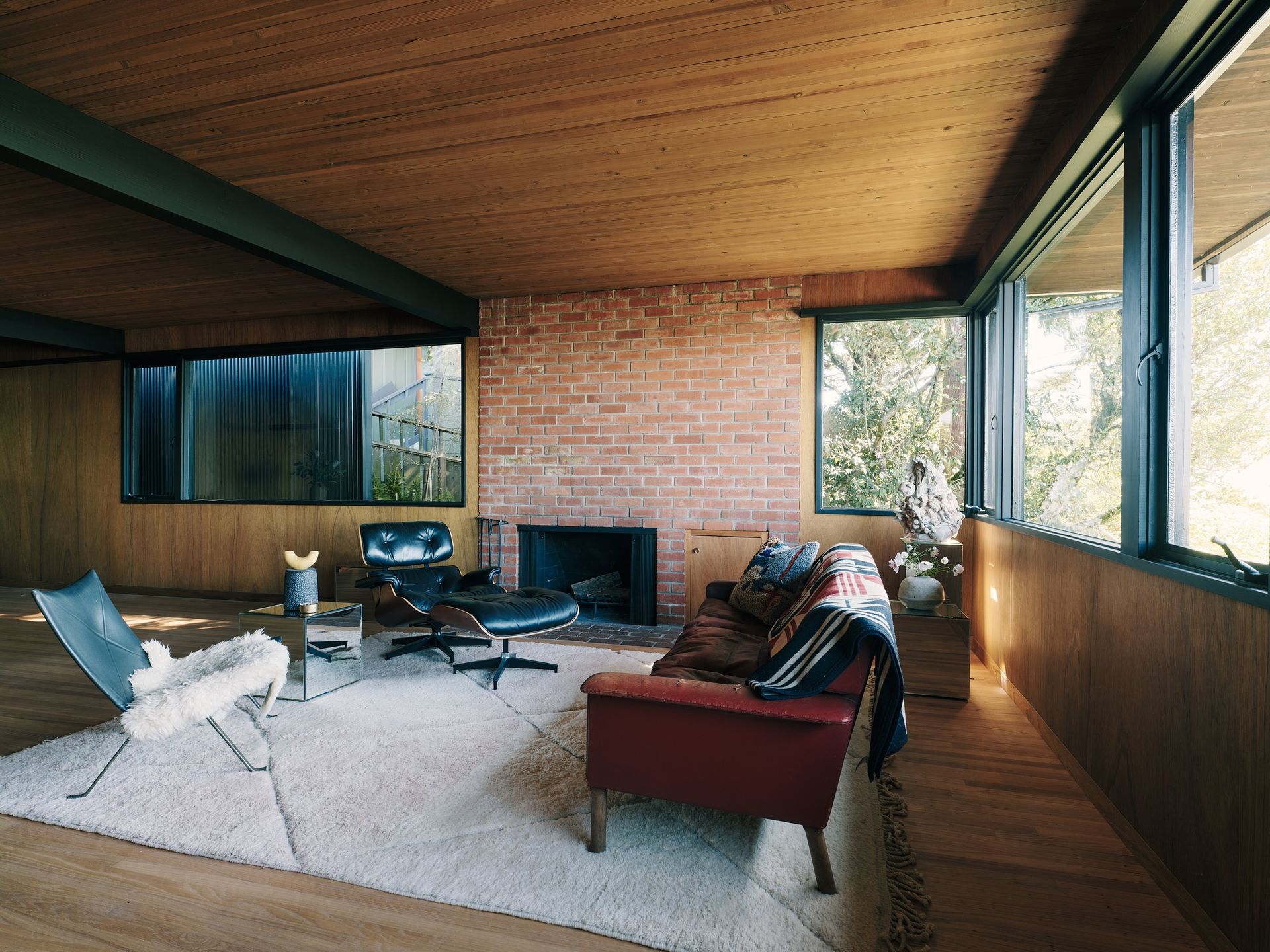 A midcentury modern gem by architect Roger Lee gets a sensitive ...