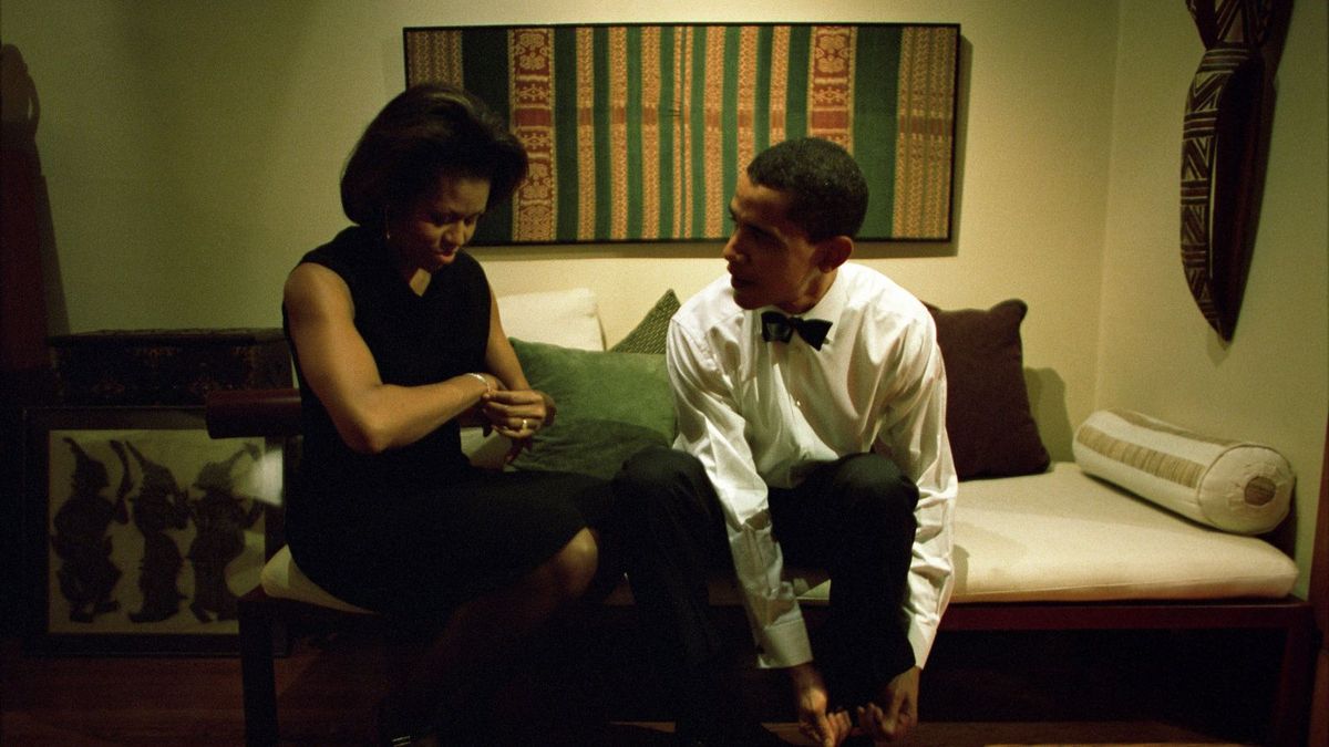 Obama’s 2004 Living Room Showcases a Quiet Sofa Trend | Homes and Gardens