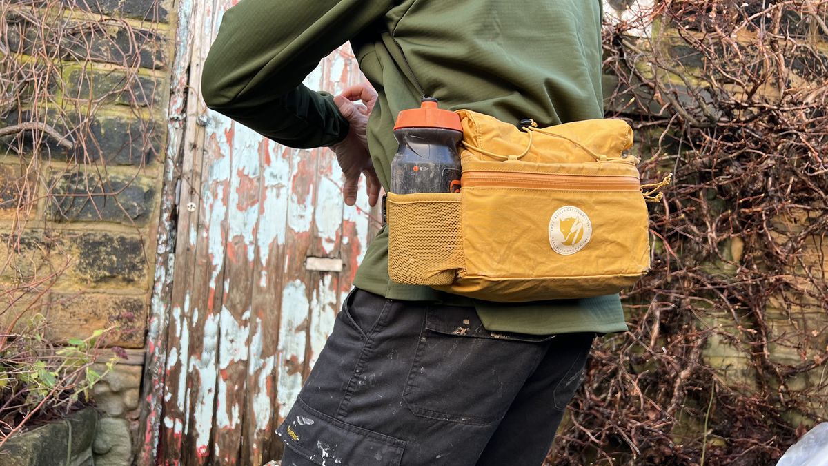 Specialized/Fjällräven Expandable Hip Pack review – hipster hip pack ...