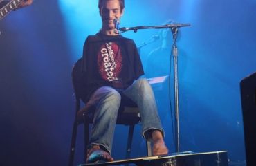 Video of Guitarist with No Arms Goes Viral | Guitar World