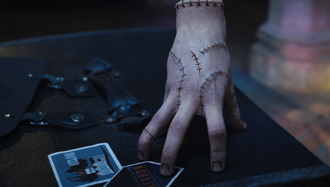 How Does Wednesday Film Scenes With Thing? I Hadn't Clocked How They ...