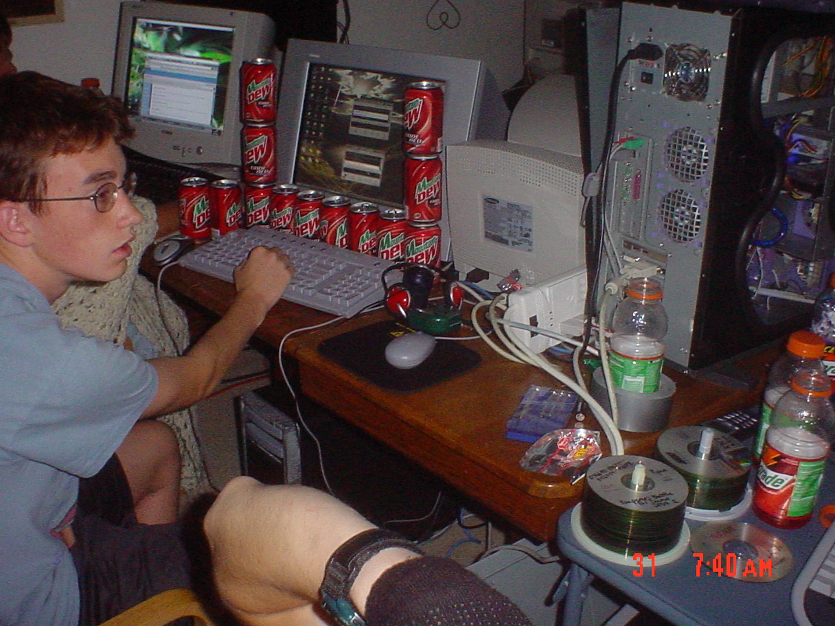 These Incredible LAN Party Photos Remind Us How Much Work It Used To Be These Incredible LAN Party Photos Remind Us How Much Work It Used To Be
