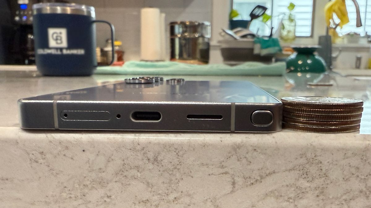 I did the quarter stack test with Samsung Galaxy S25 Edge, iPhone 16 ...