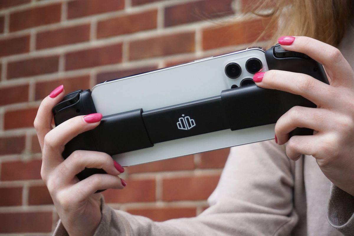 Backbone One review: The best iPhone controller for Xbox Cloud Gaming ...