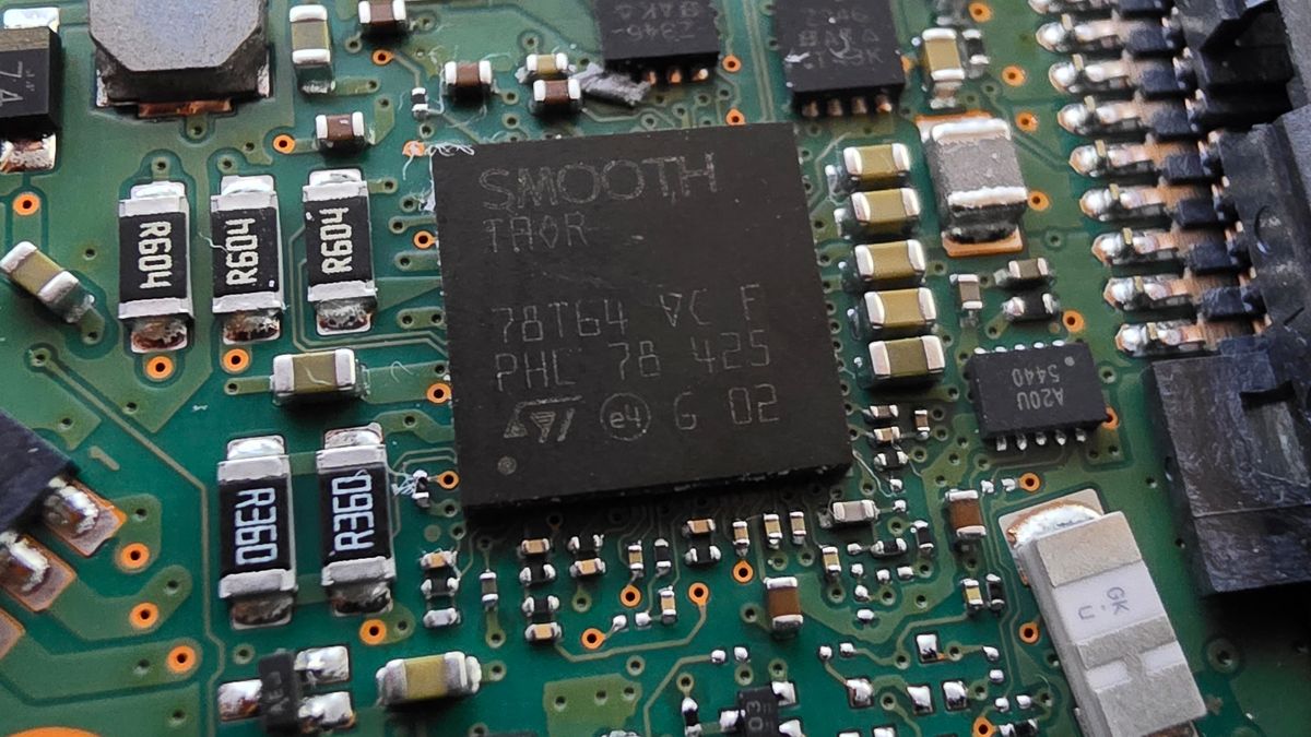 Seagate IronWolf Pro 30TB HDD Review: Seagate Drops the HAMR with the ...