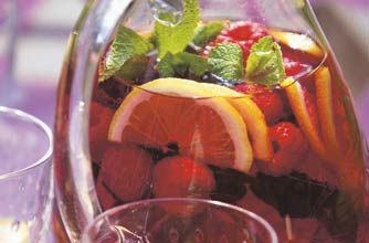 Raspberry lemonade | British Recipes | GoodtoKnow