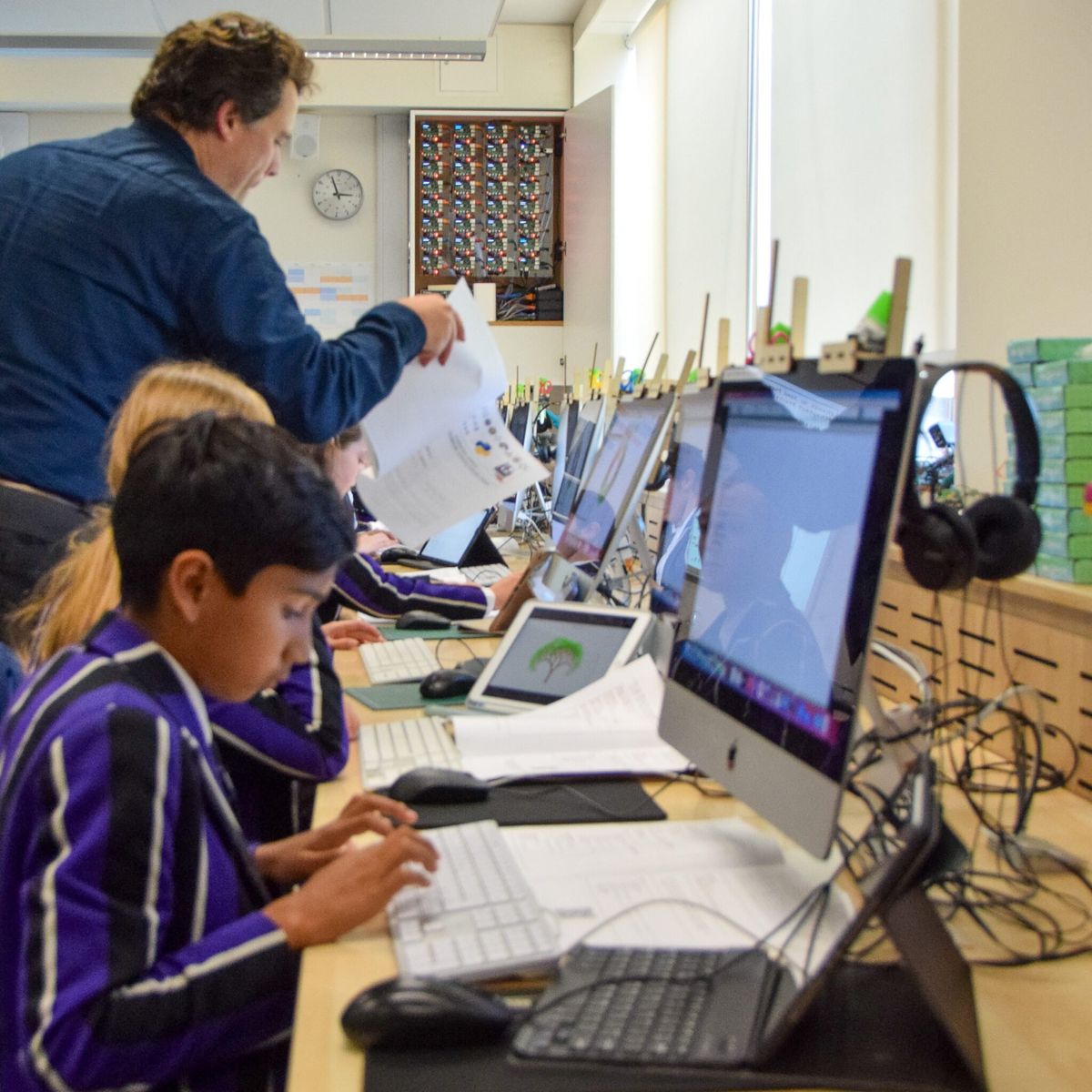 Cluster of 32 Raspberry Pis Powers Coding Class | Tom's Hardware