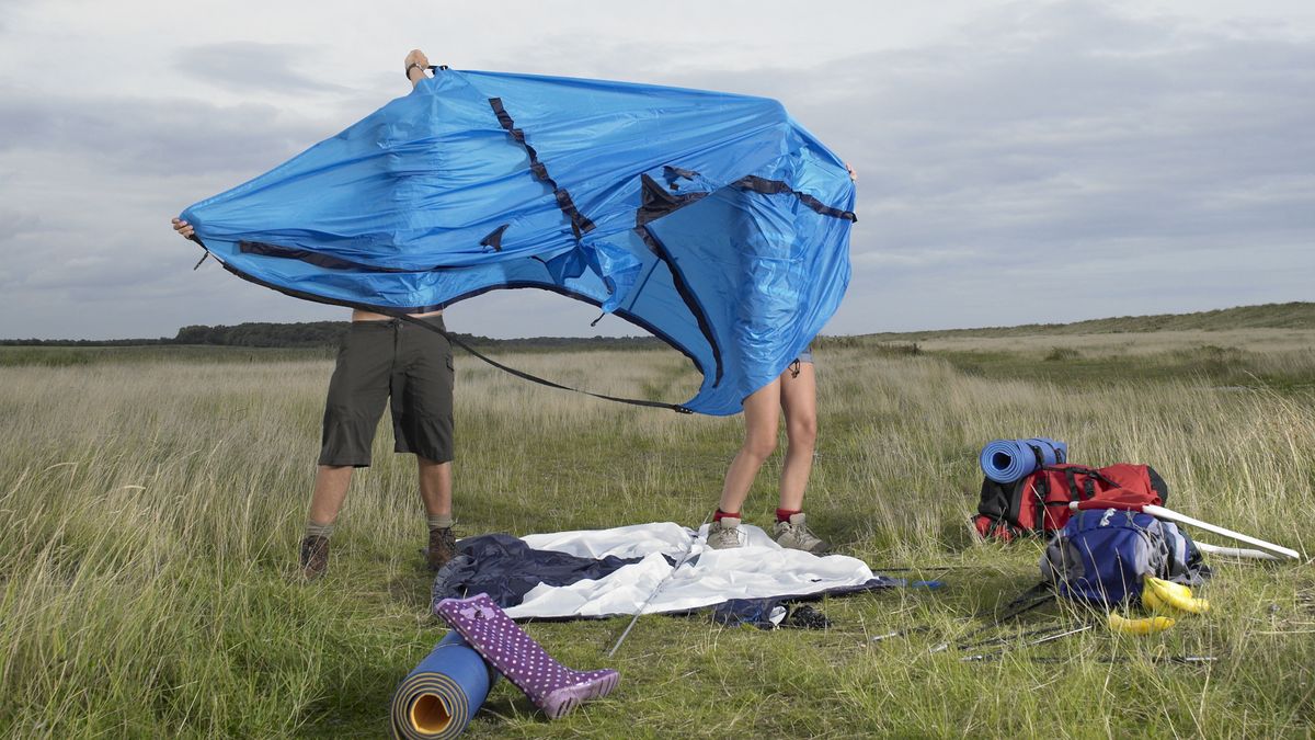 Camping in the wind: is it safe? And how to prepare | Advnture