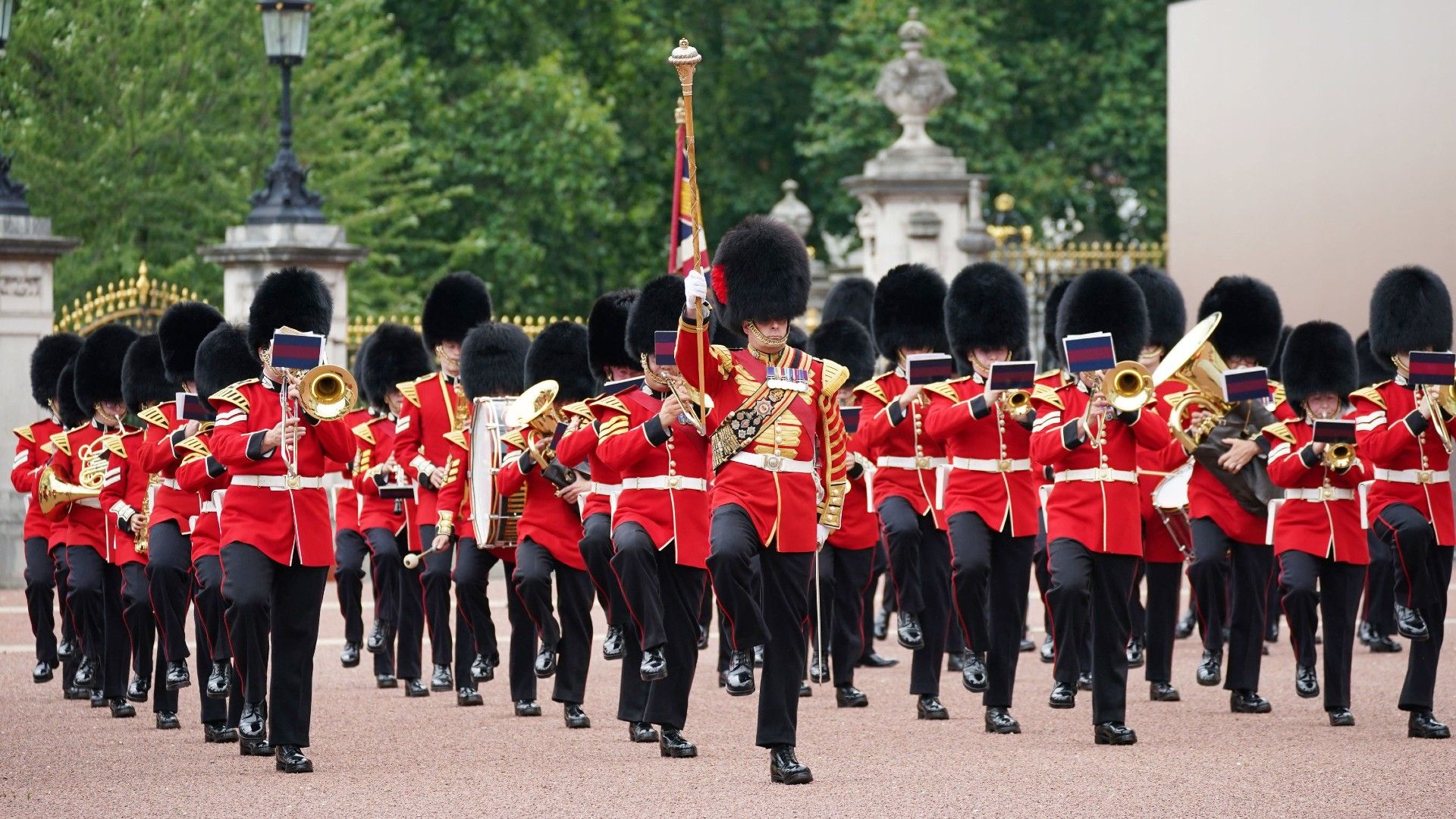What is Changing the Guard? Facts and pictures over the years | Woman ...