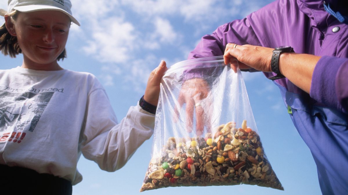 Best trail mix: nutritious fuel for hikes and expeditions | Advnture
