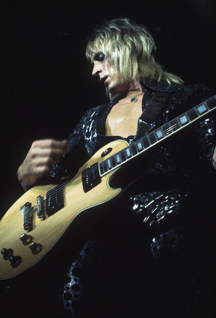 Mick Ronson: the Rise and Fall of Glam-Rock’s Greatest Guitarist ...