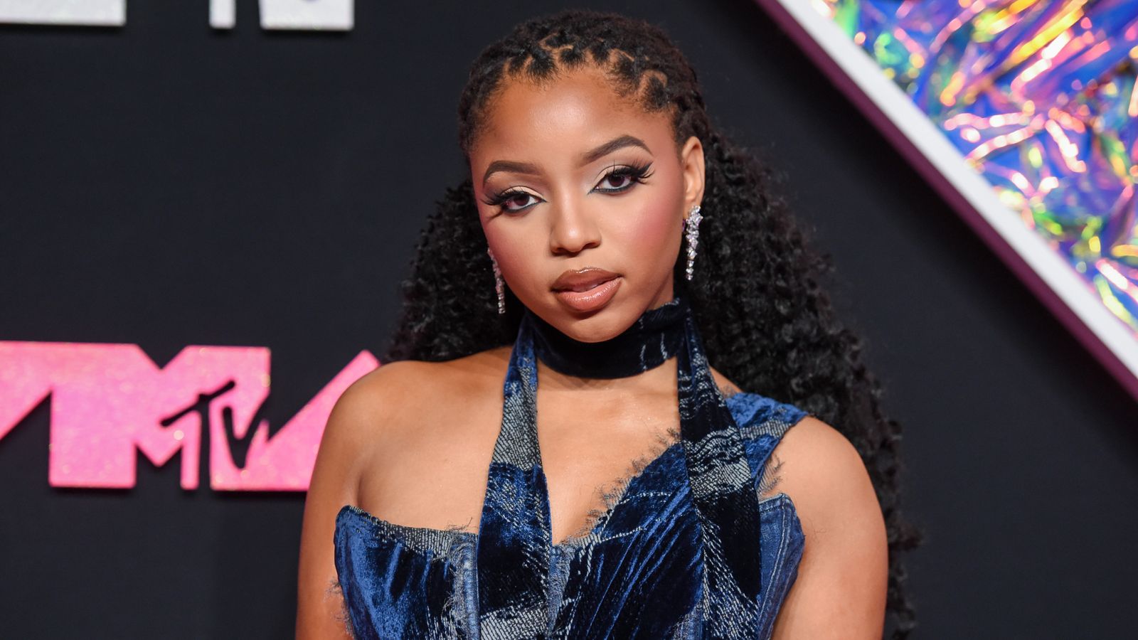 Chloe Bailey's Dionne Warwick Hair Tribute Is Simply 'Sorcery' | Marie ...