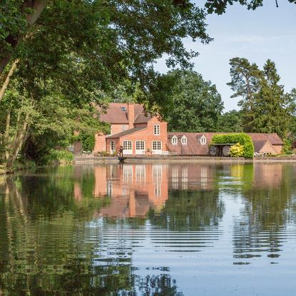 Take a tour of Darley Mill – an idyllic country house in the West ...
