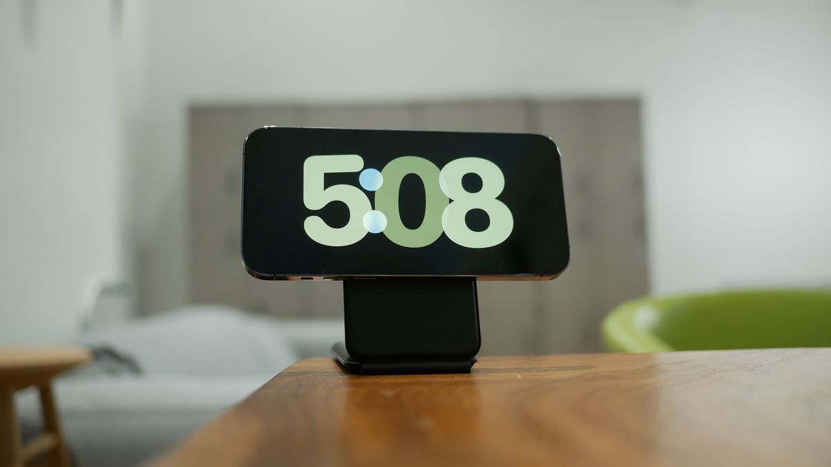 iOS 17 StandBy mode — everything you need to know to turn your iPhone ...