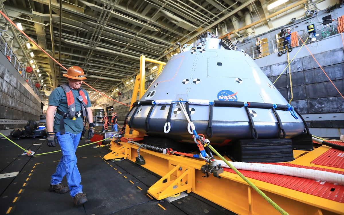 Spectacular Photos: NASA Practices Orion Space Capsule Recovery at Sea ...