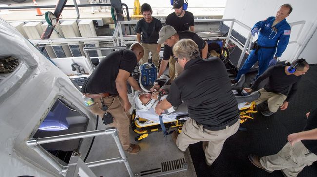 NASA Rehearses Astronaut Launch — and Rescue — with SpaceX, Boeing ...