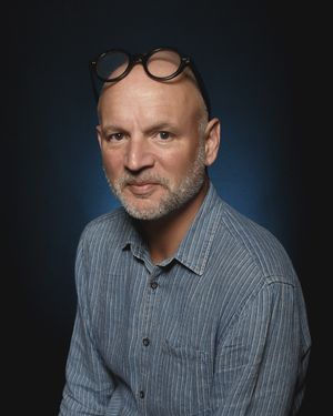 How to pose for pictures: find the most flattering angles for you and ...