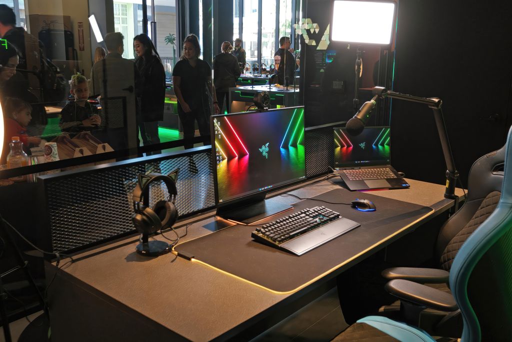 Razer's new physical store in LA picks up where Microsoft left off ...