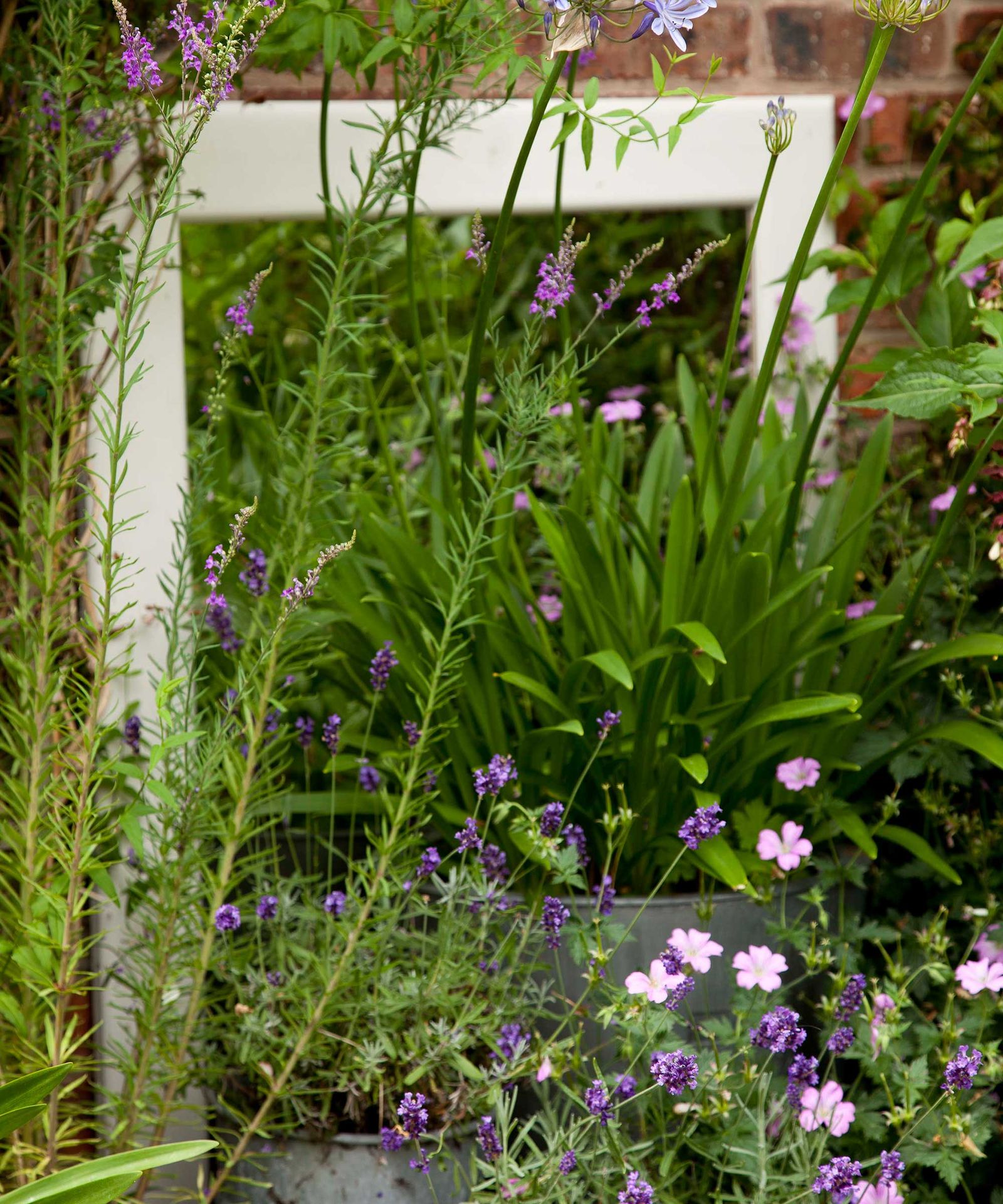 Garden mirror ideas: 20 creative ways to use them for your lawn, porch ...