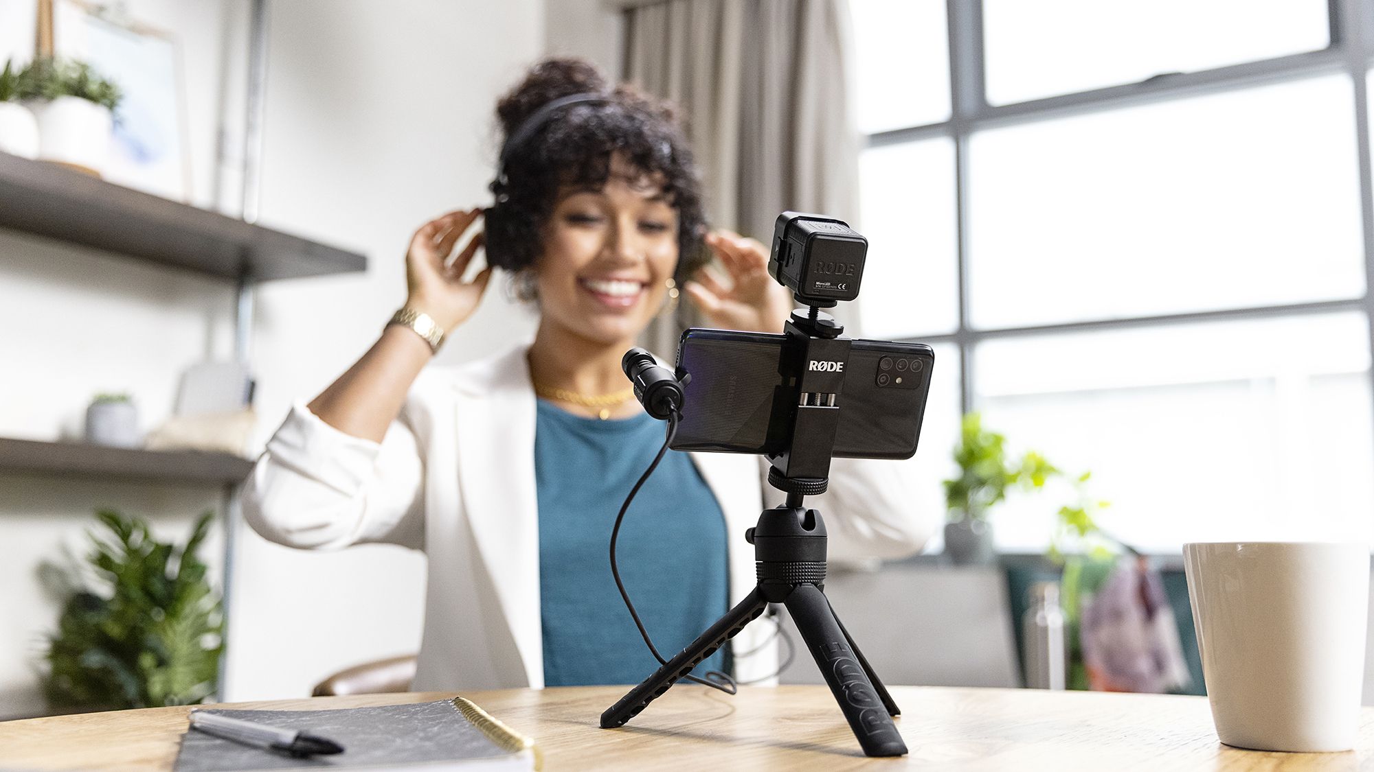 Rode's new mobile vlogging kits turn your smartphone into a portable ...